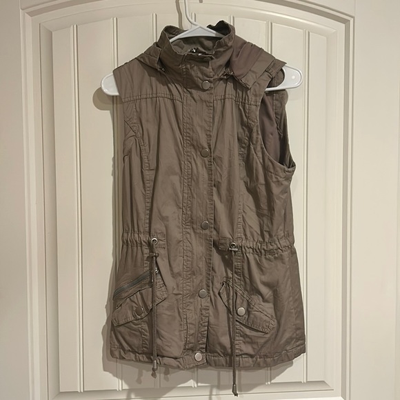 YMI | Jackets & Coats | Tan Utility Vest With Detachable Hood | Poshmark